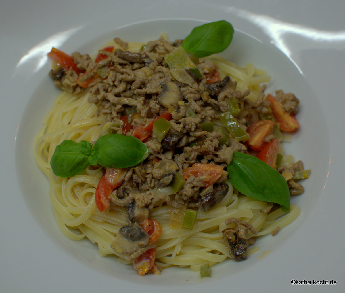 Tagliatelle mit Hackfleisch und Paprika - Katha-kocht!